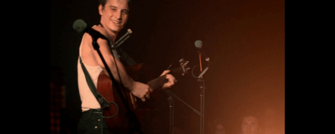 Elliot Maginot présente le vidéoclip de sa chanson Purging Days ...